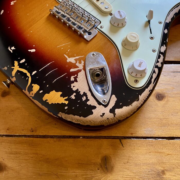 Fender Mike McCready Signature Stratocaster Relic 2025 3 Tone Sunburst ...